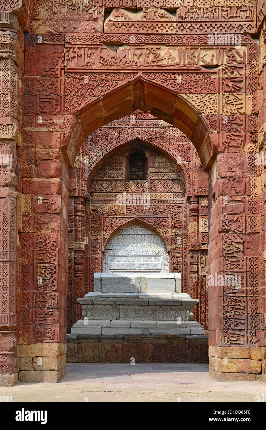 Tomb stone wall arch art delhi hi-res stock photography and images - Alamy