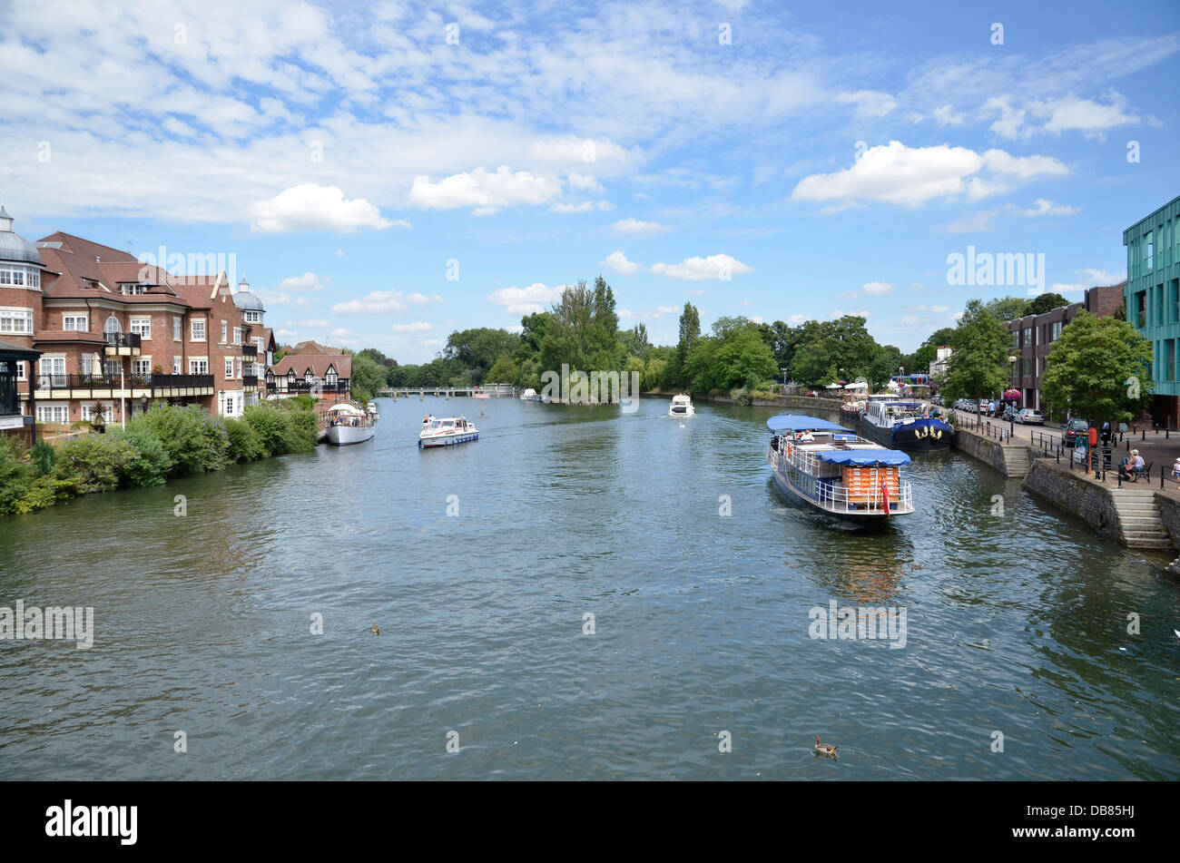 The River Thames with Eton on the left and Windsor on the right Stock ...