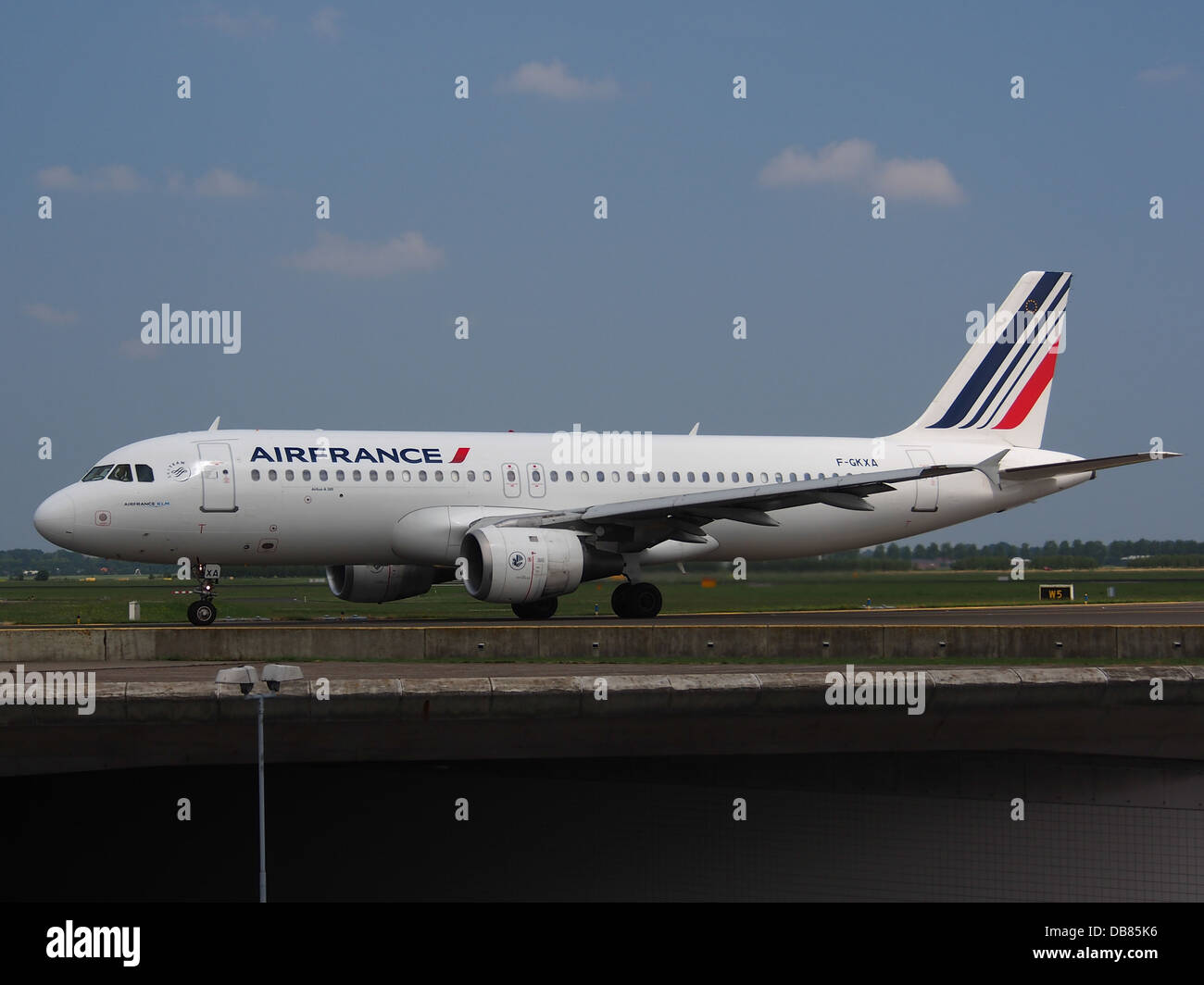 Air france a320 taxiing hi-res stock photography and images - Alamy