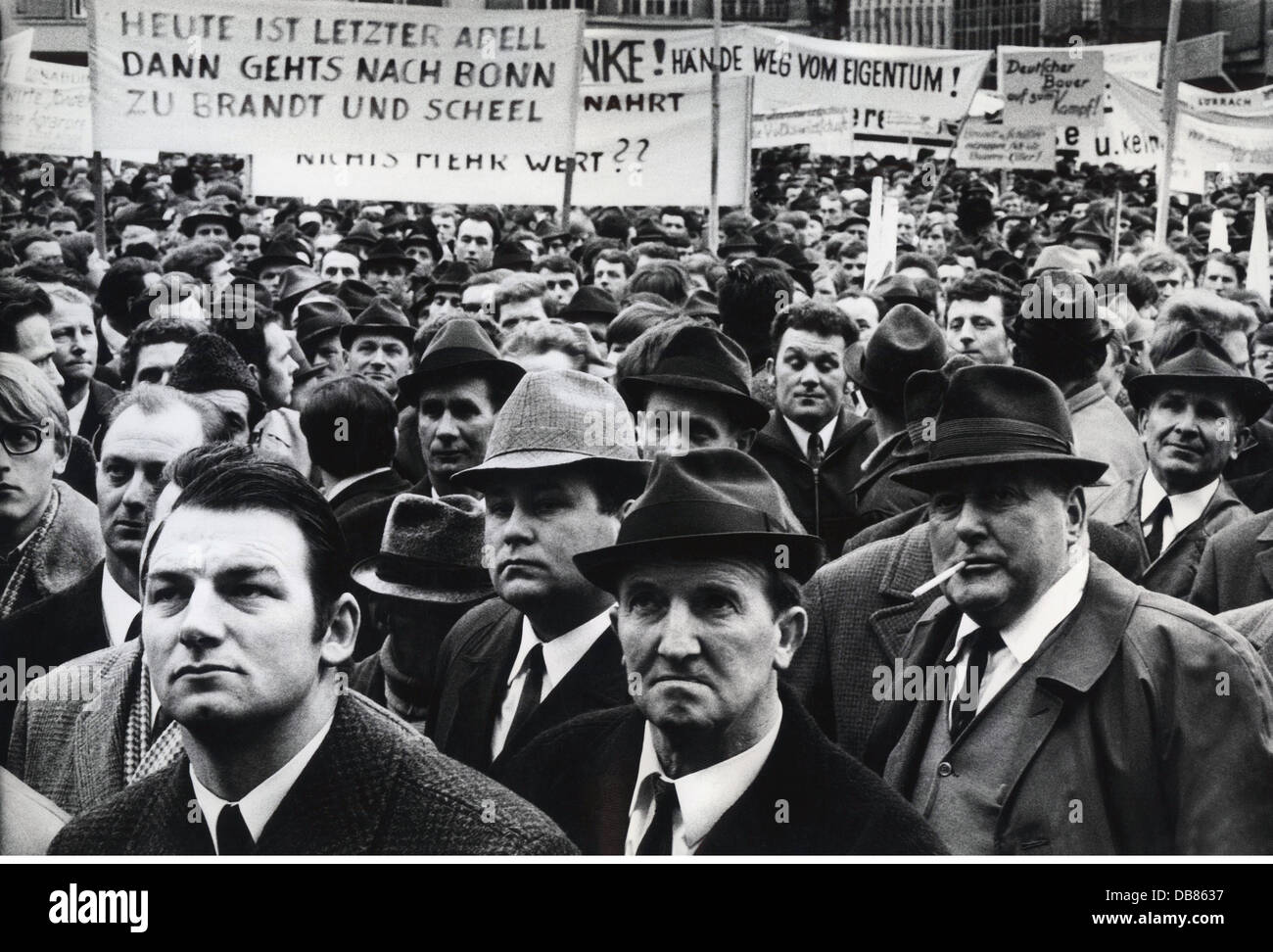 1971 year hi-res stock photography and images - Alamy