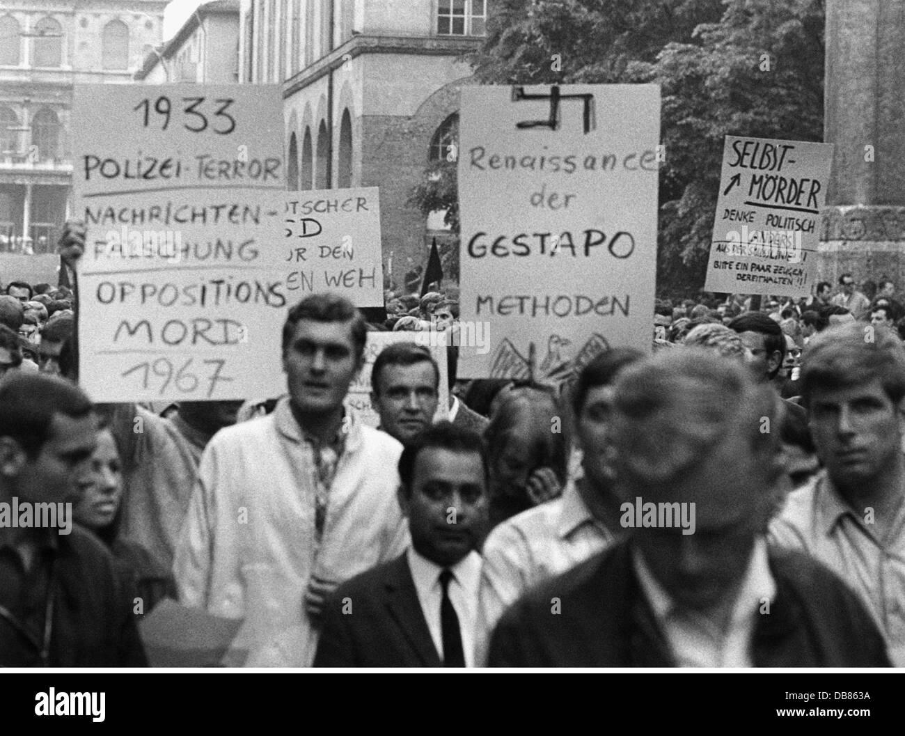 Protesting against police Black and White Stock Photos & Images - Alamy