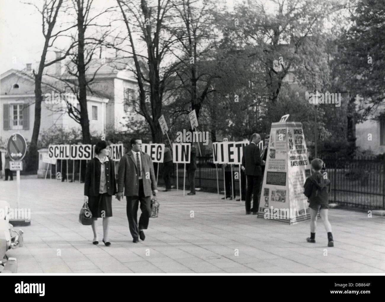 1960s protest hi-res stock photography and images - Alamy