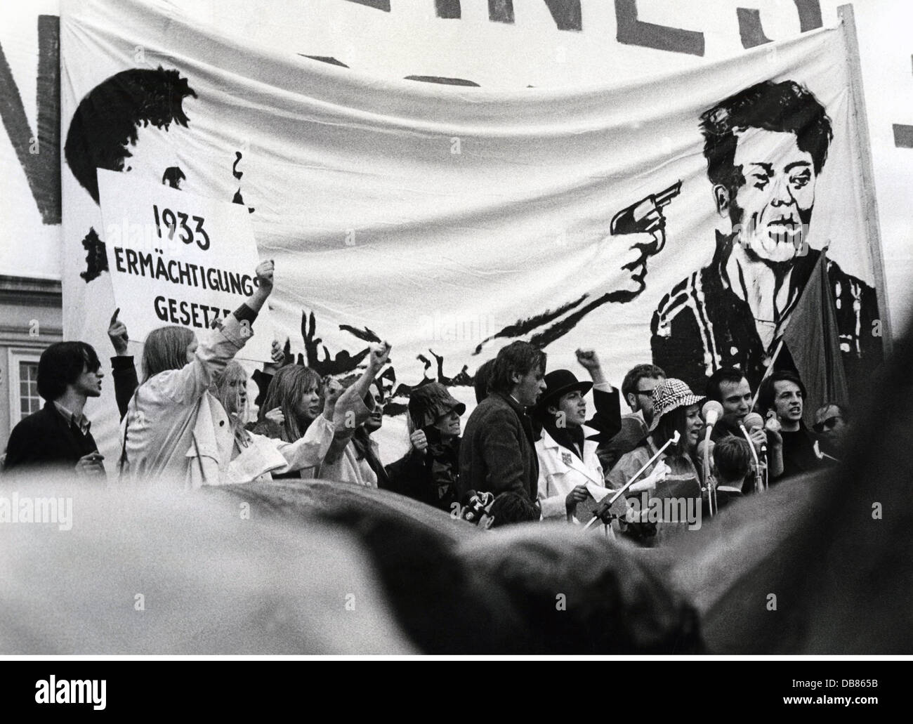 Student protest 1960s hi-res stock photography and images - Alamy