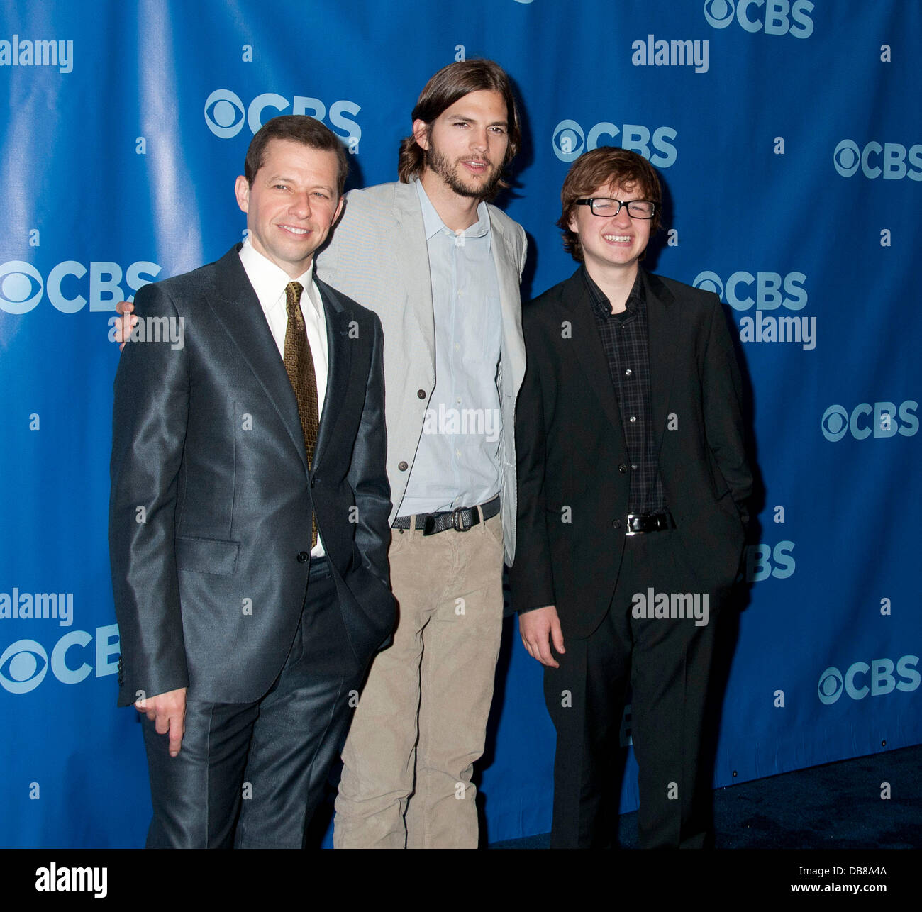 Jon cryer and angus t jones hi-res stock photography and images - Alamy