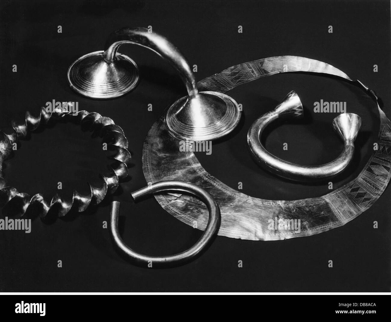 Bronze age jewellery hi-res stock photography and images - Alamy
