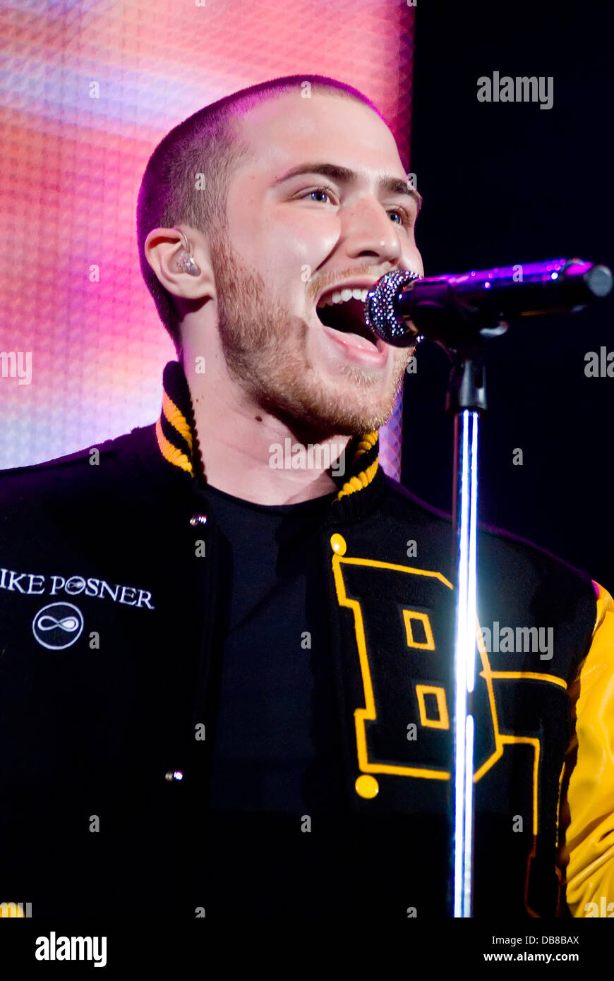 Mike Posner 103.5 KISS FM Chicago Fantabuloso Dos Concert 2011 at the ...