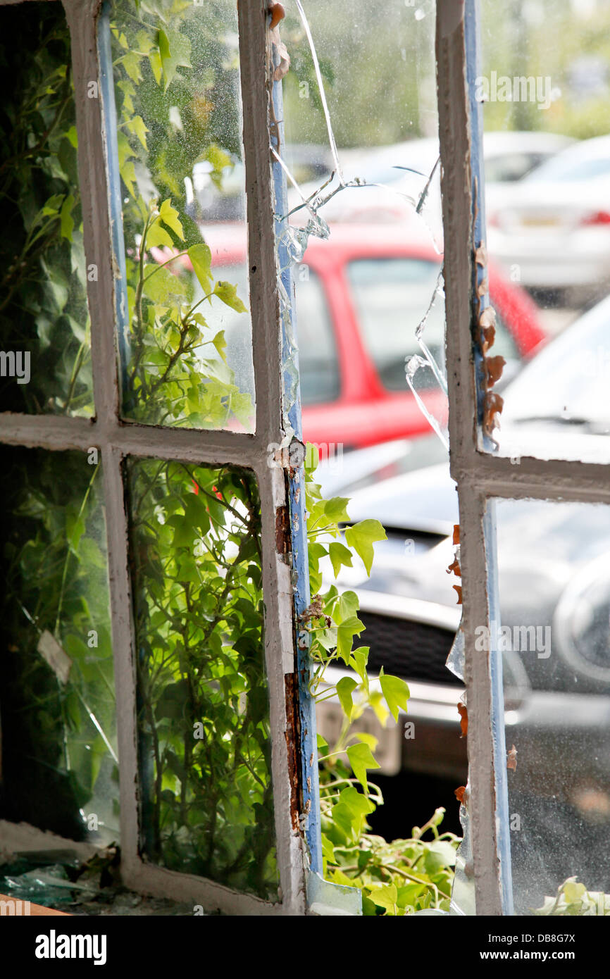 A broken window following a burglary Stock Photo - Alamy