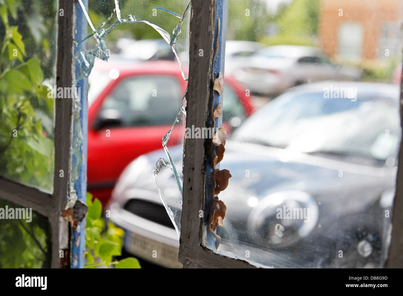 A broken window following a burglary Stock Photo - Alamy