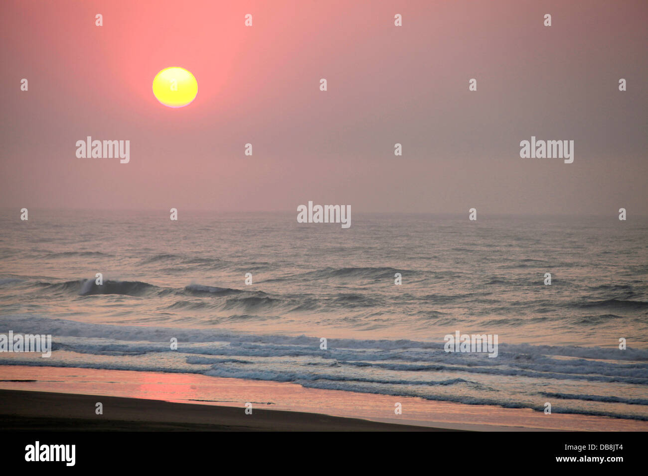 sunrise over the ocean at Mbotyi on the Wild Coast, Transkei Stock ...