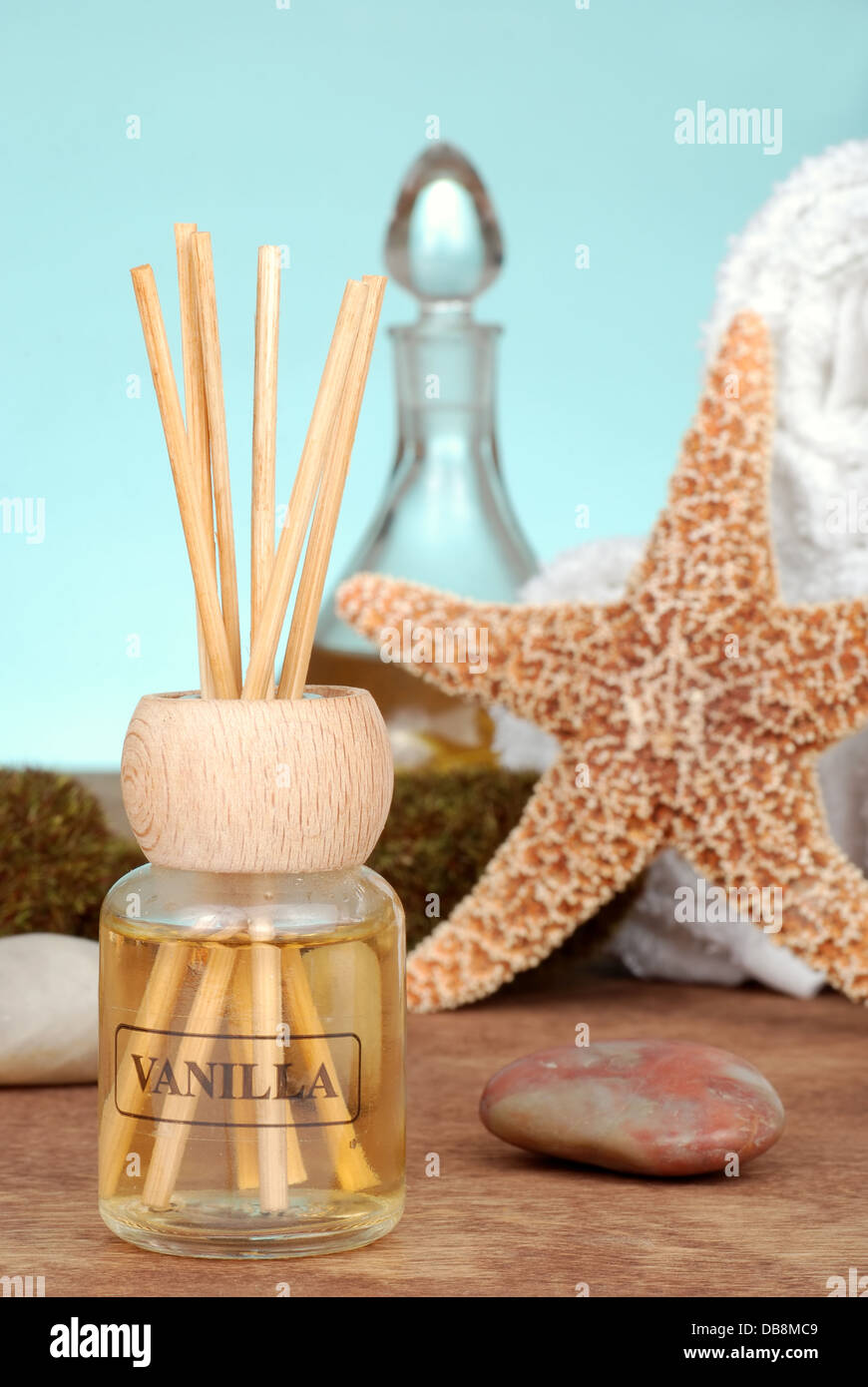 Vanilla perfume bottle hi-res stock photography and images - Alamy