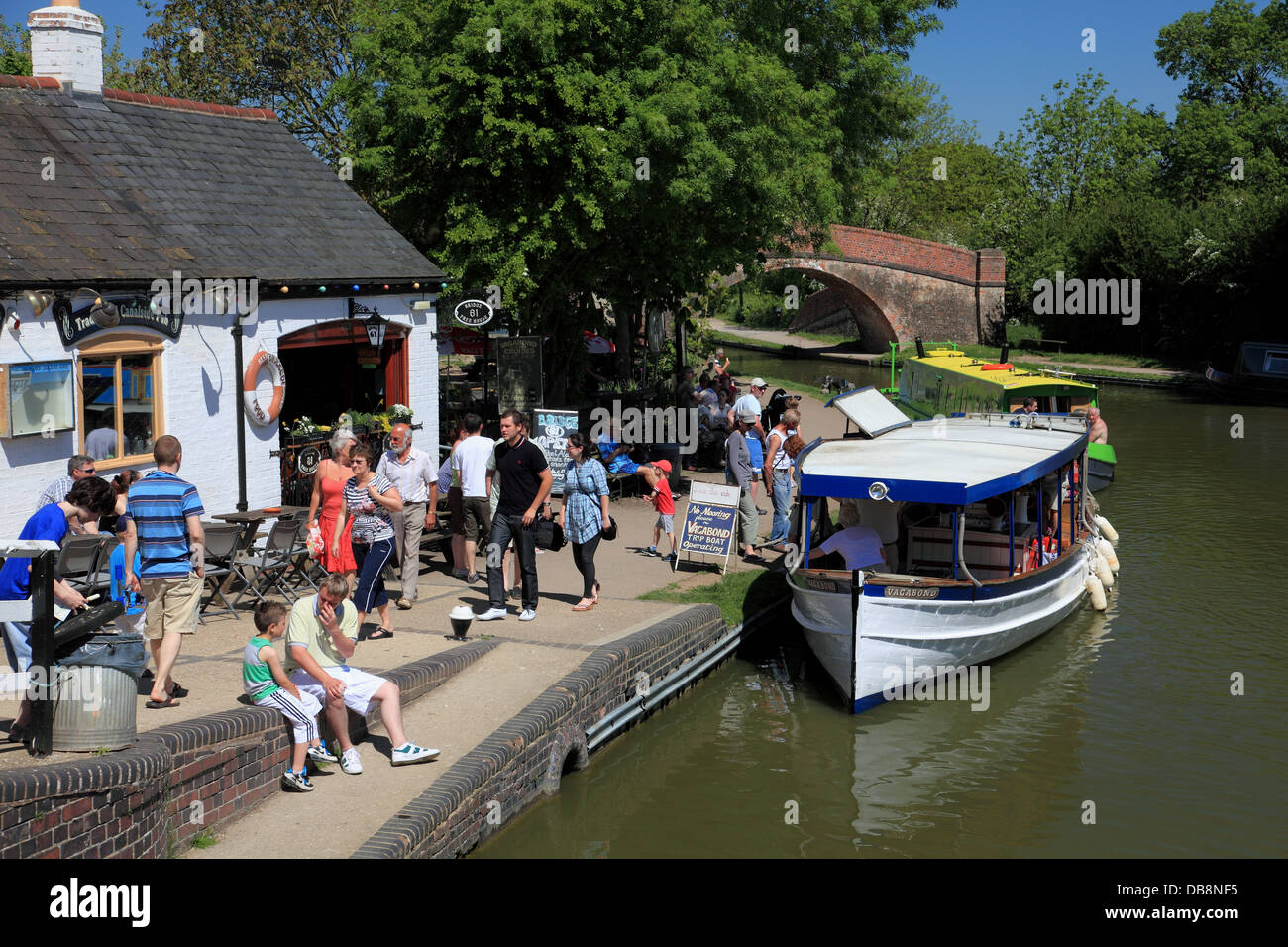 Trip boat Vagabond moored at the bottom of Foxton Locks on the Grand ...
