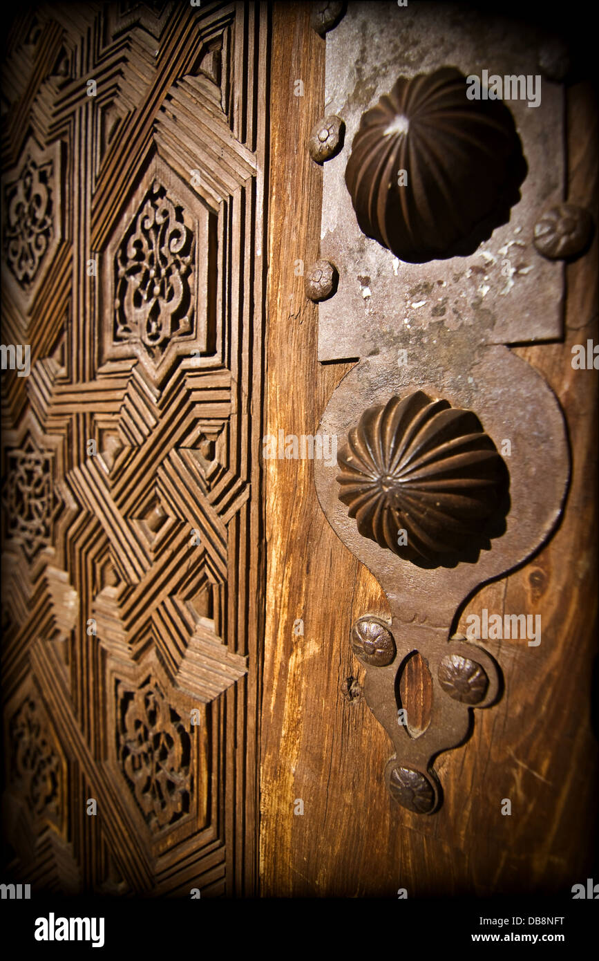 Details of the old door in the nasrid palace hi-res stock photography ...