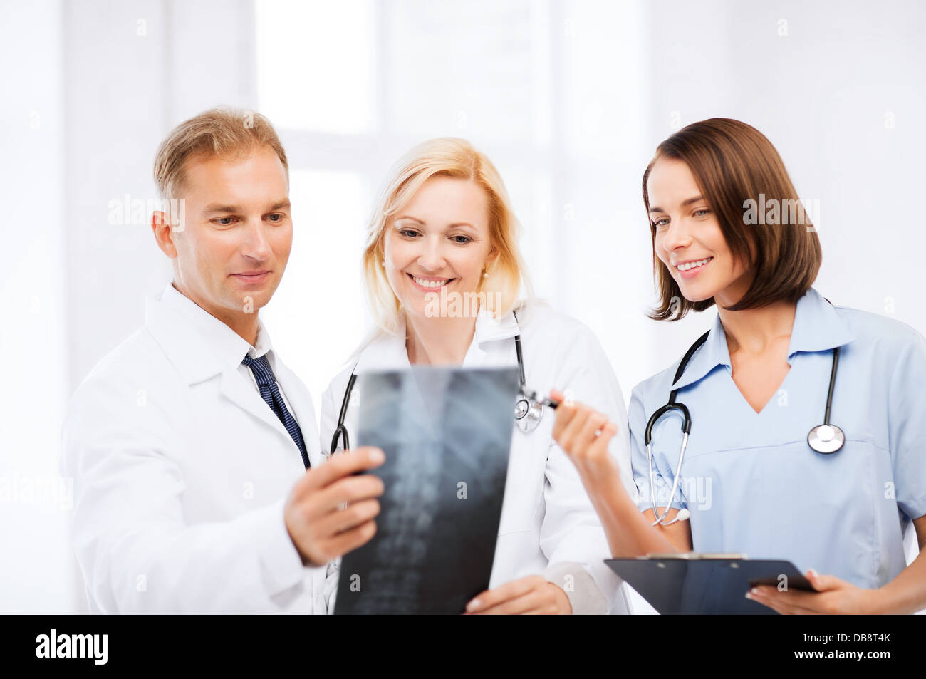 doctors looking at x-ray Stock Photo - Alamy