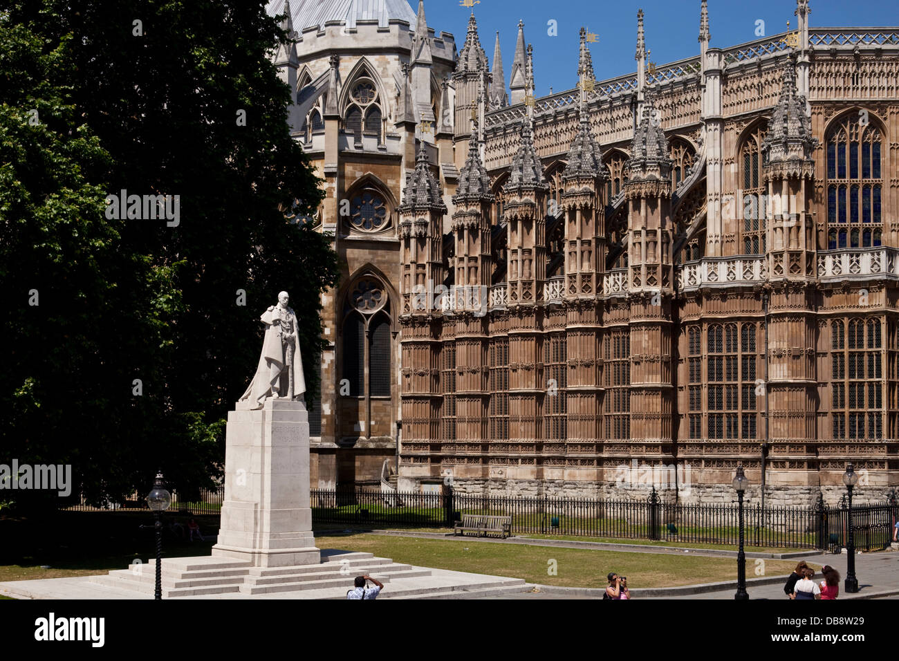 George 5th Statue, Westminster Abbey, London, England Stock Photo - Alamy