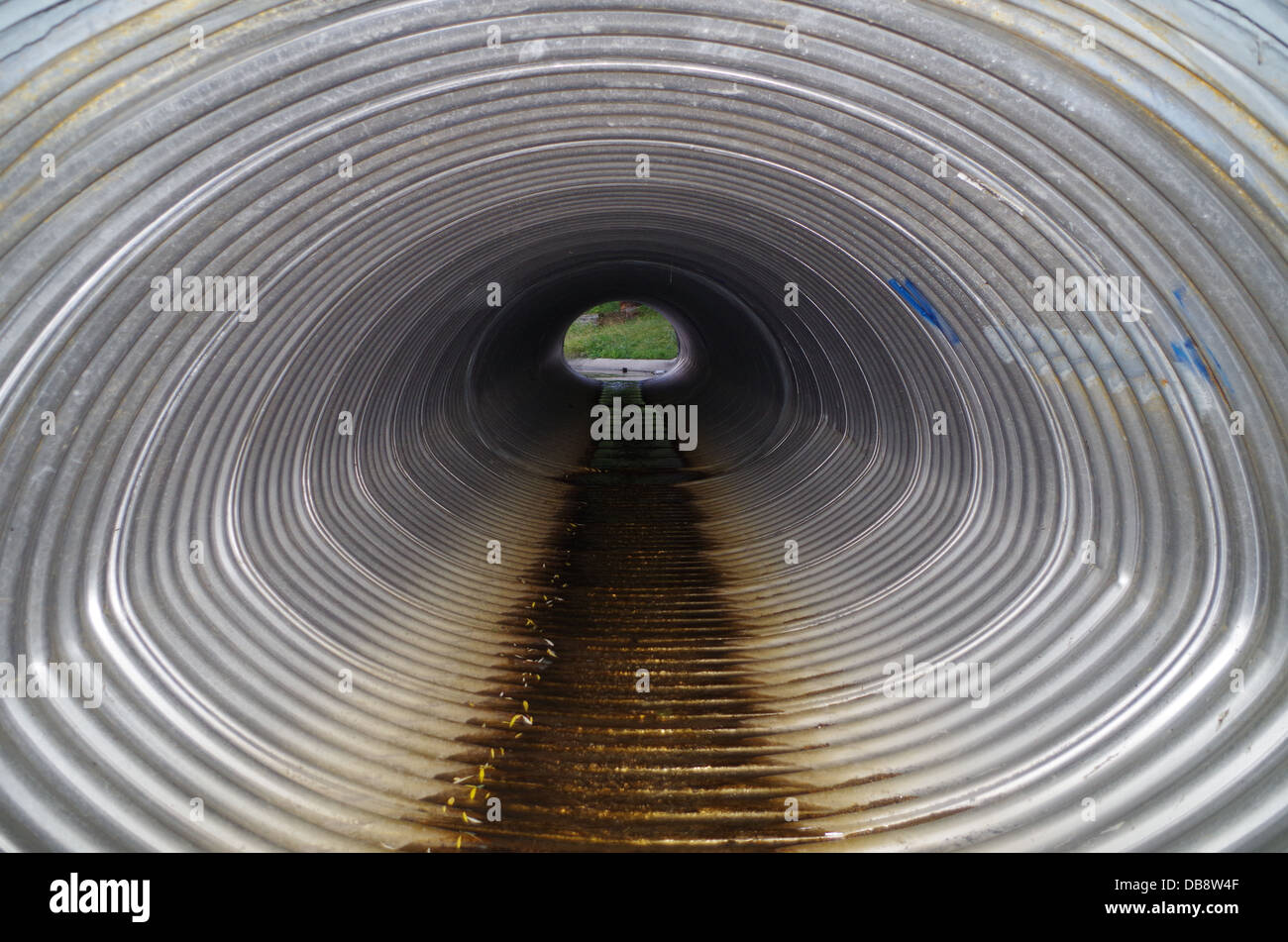 Inside an empty tunnel hi-res stock photography and images - Alamy