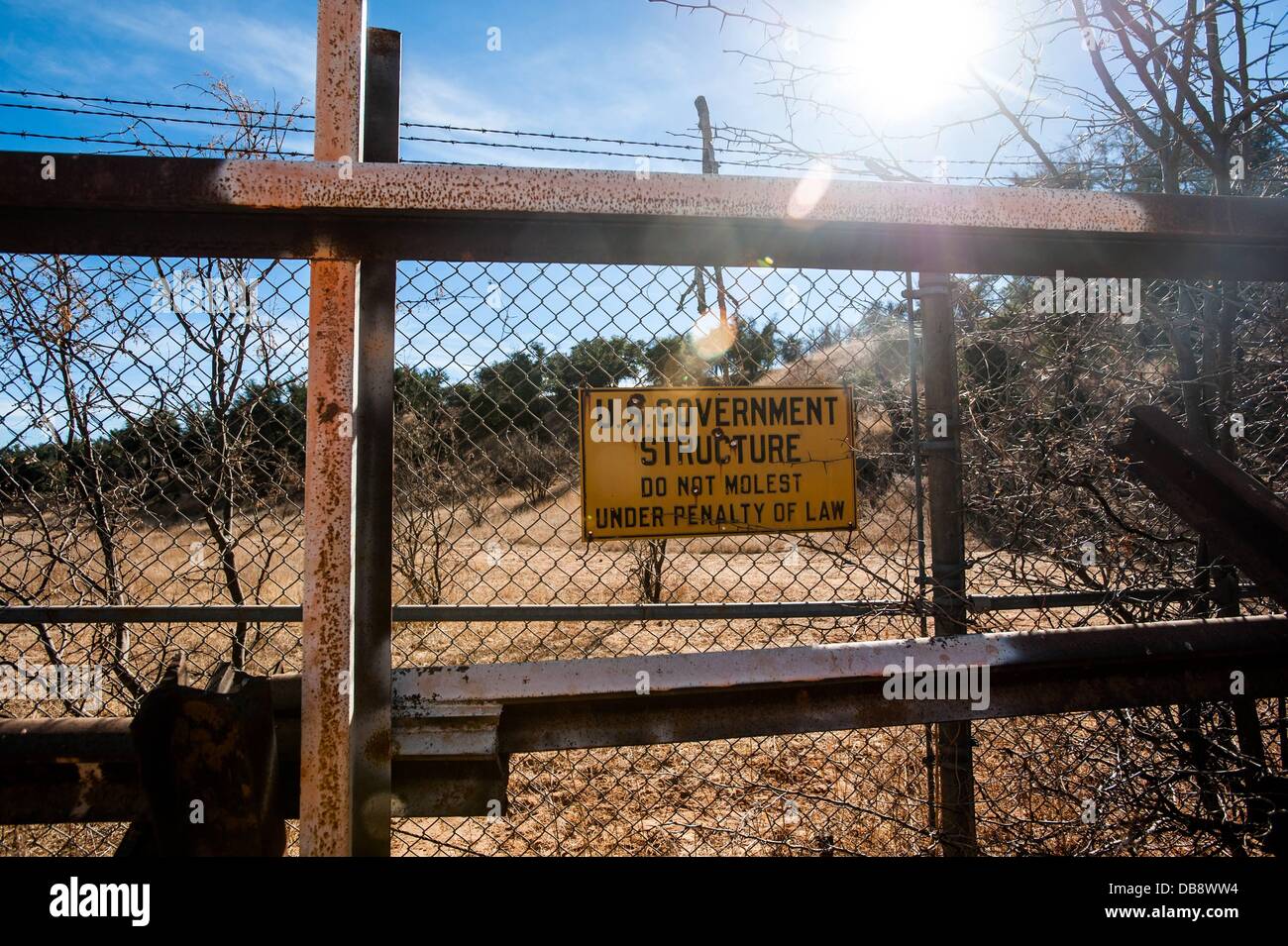 Lochiel, Arizona, USA. 10th Dec, 2010. The border fence near Lochiel ...