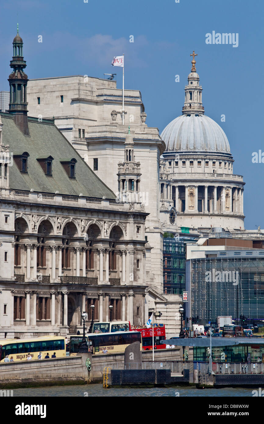 Cathedral embankment hi-res stock photography and images - Alamy