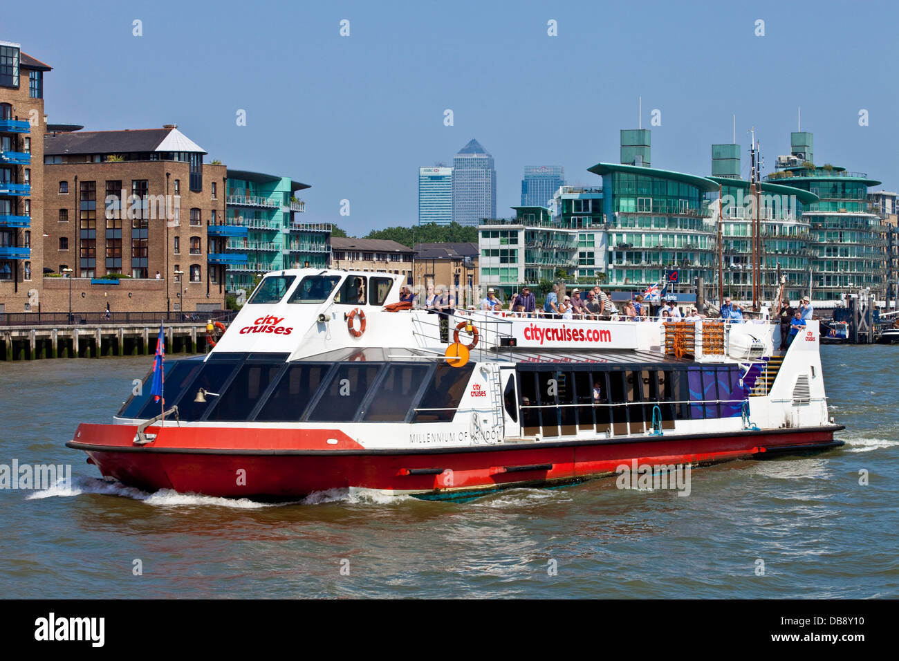 Thames river bus canary wharf hi-res stock photography and images - Alamy