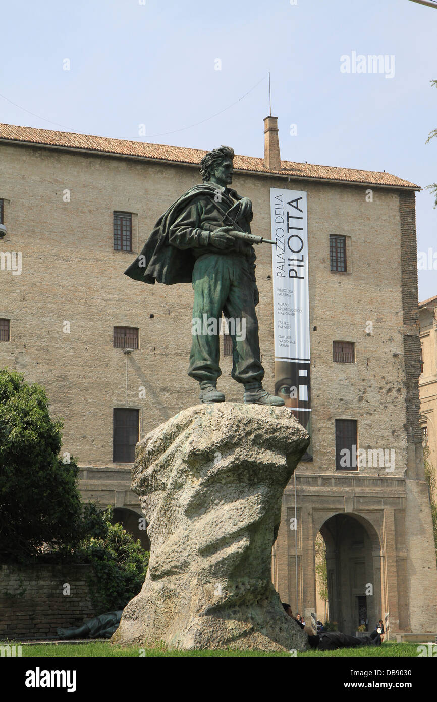 War monument on the Piazza della Pace in front of the Palazzo della ...