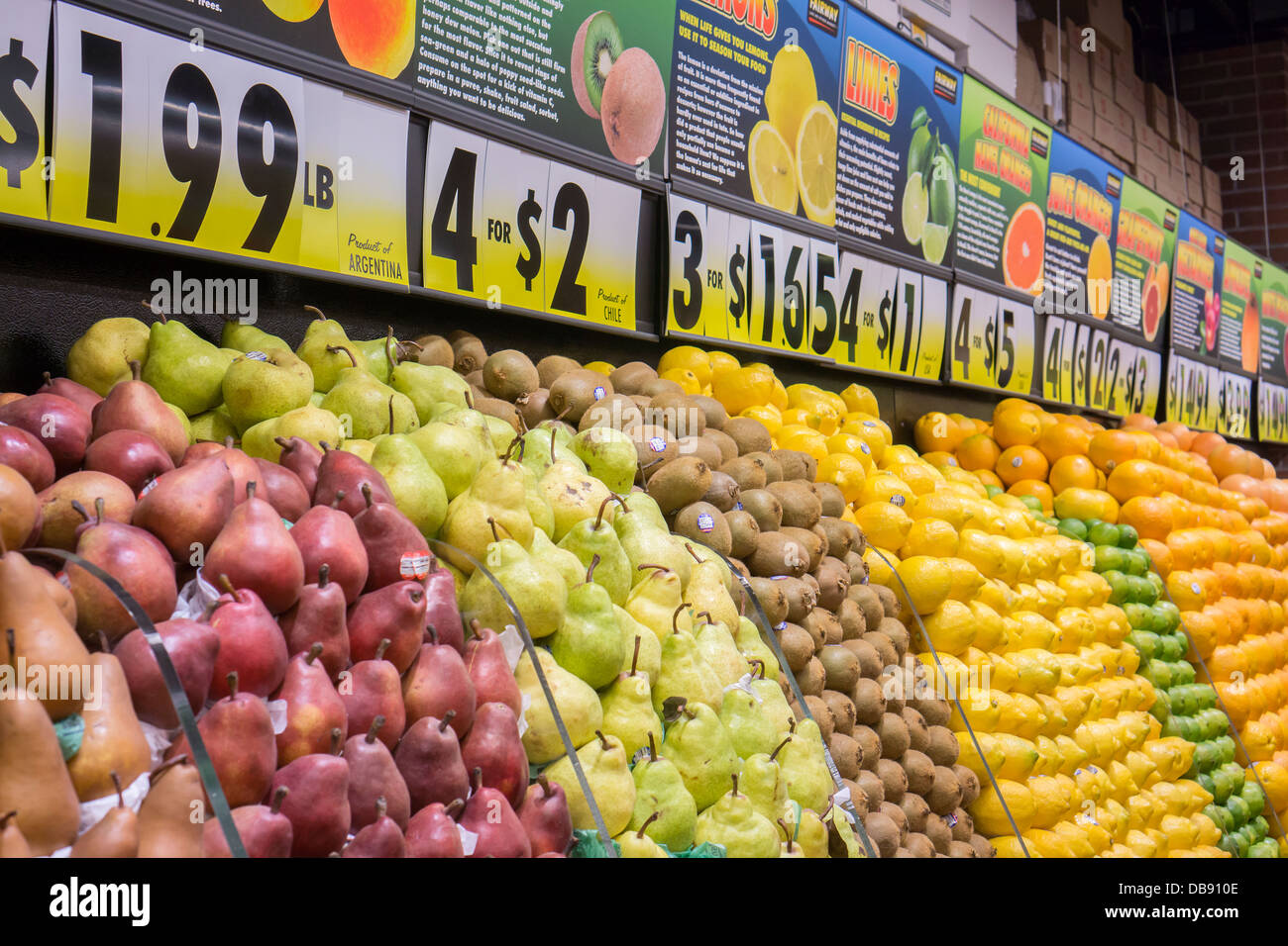 Produce at the Fairway supermarket in the Chelsea neighborhood of New ...