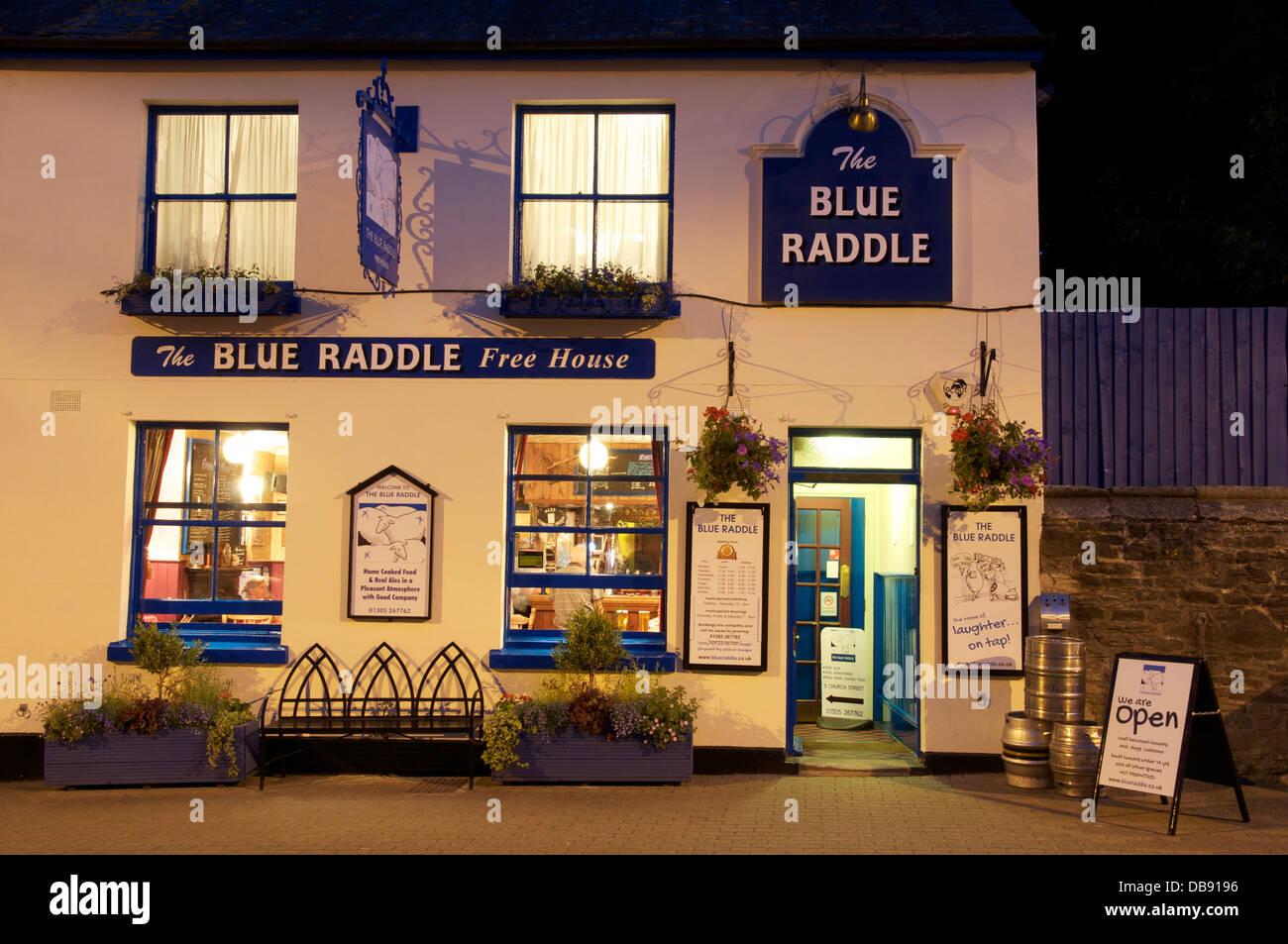 Traditional English public house. The warm glow of friendly lights ...
