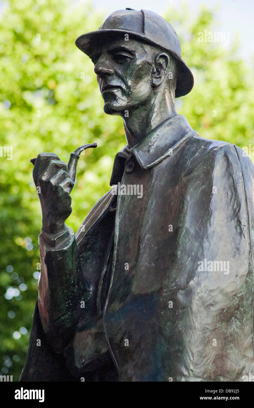 London, UK. 25/07/13. Sculptor, John DoubledayÕs statue of Sherlock ...