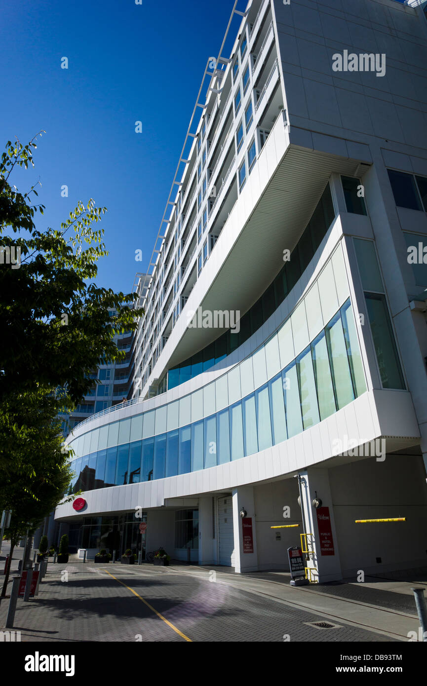 Pinnacle hotel vancouver hi-res stock photography and images - Alamy