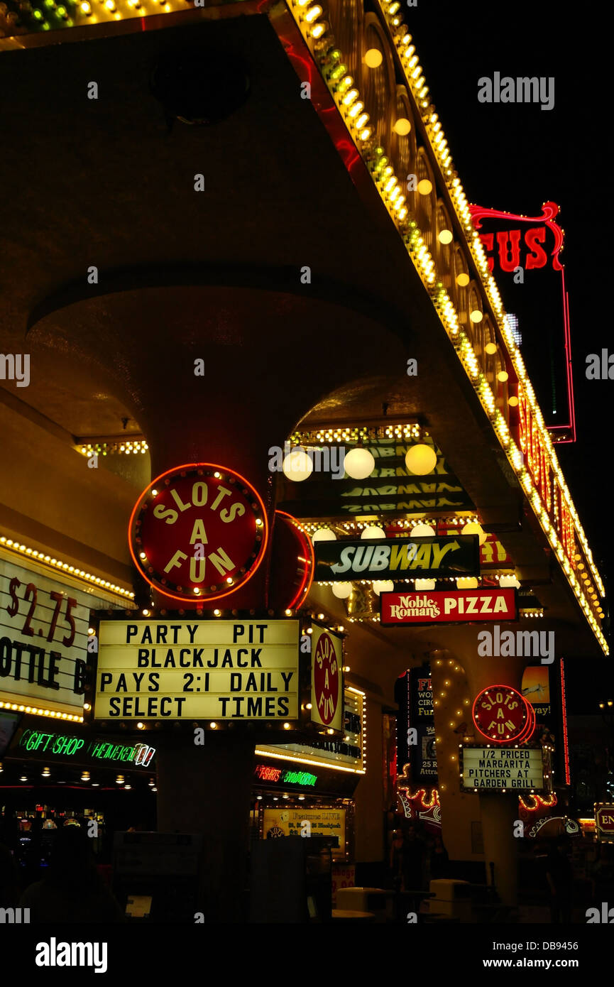 1 subway restaurant sign hi-res stock photography and images - Alamy