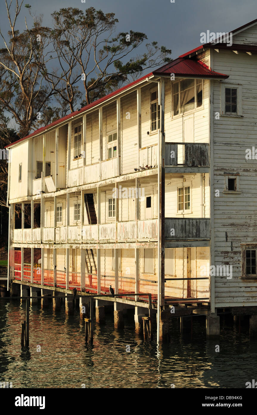 Old wooden building of Takapuna Boating Club near Bayswater marina in ...
