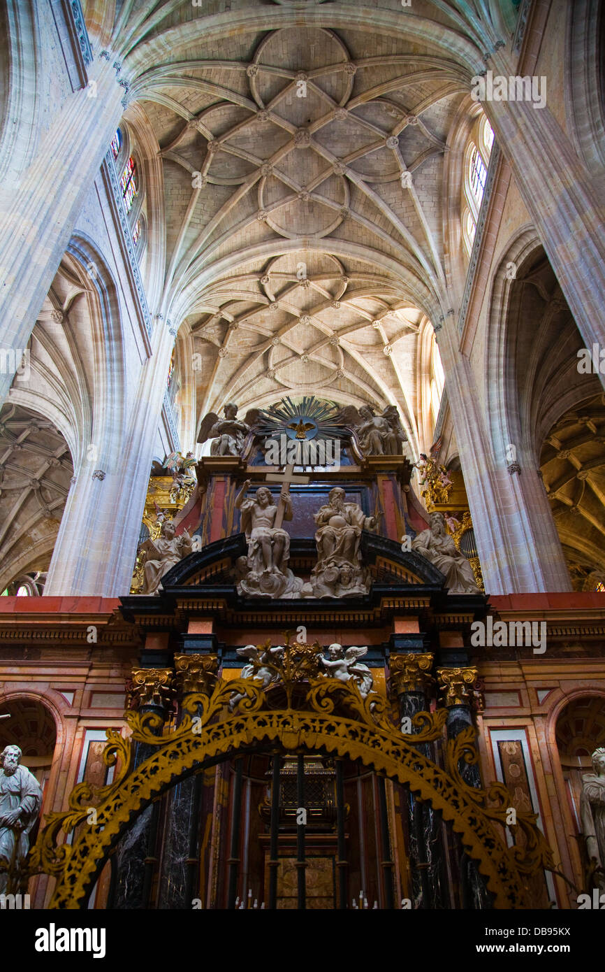 Decorative altar panel hi-res stock photography and images - Alamy