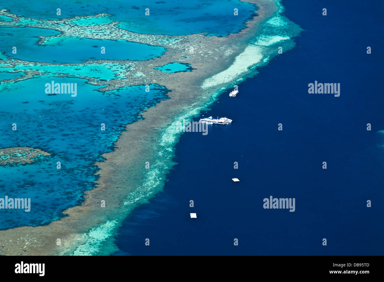 Great barrier reef aerial hi-res stock photography and images - Alamy