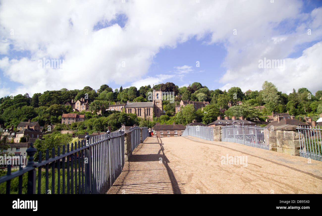 The Iron Bridge that crosses the Severn Gorge River Coalbrooke Midlands ...