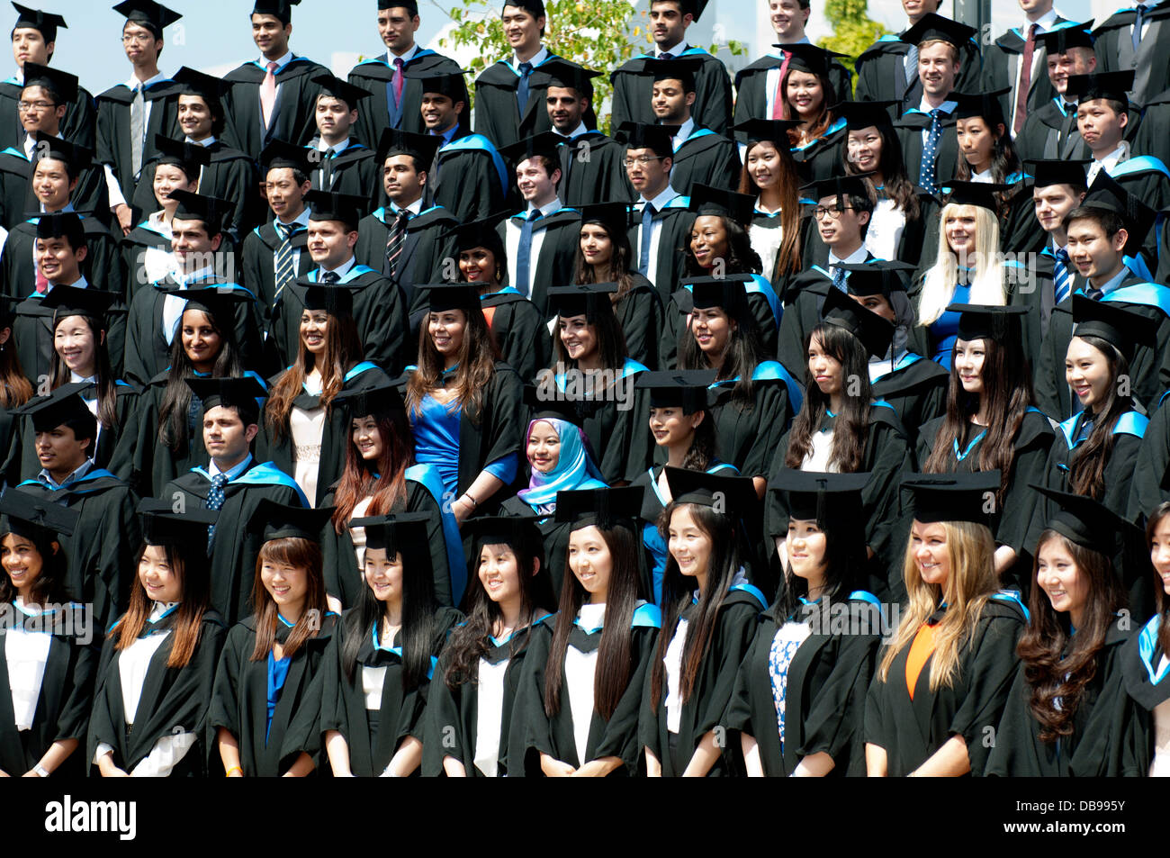 Uk university students male female hi-res stock photography and images ...