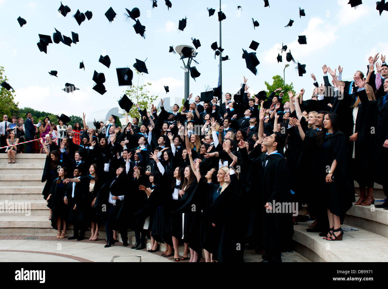 Group students throwing graduation hi-res stock photography and images ...