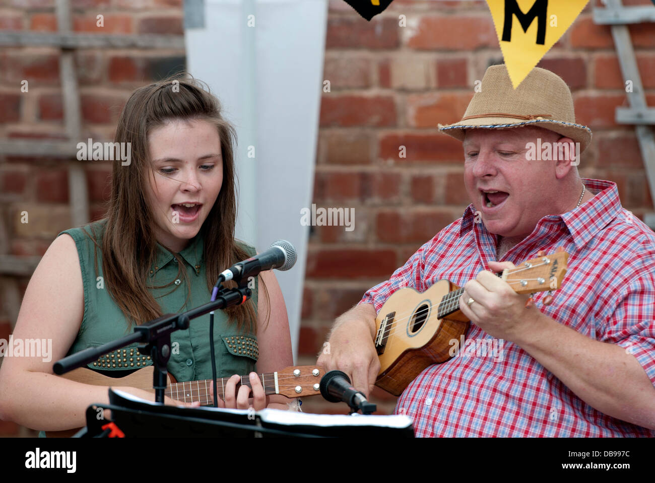 Ukulele club hi-res stock photography and images - Alamy