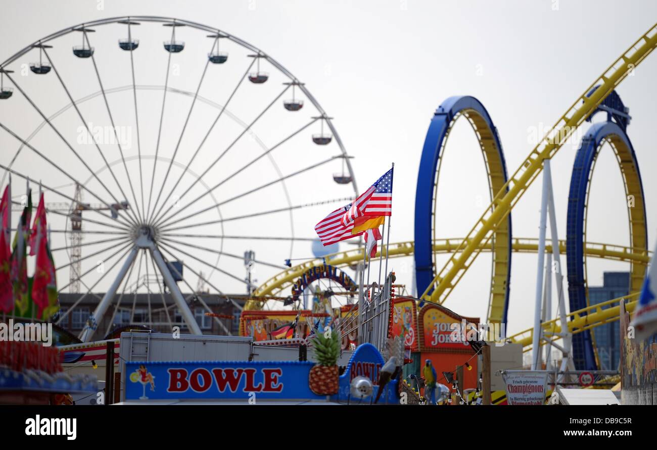 Berlin, Germany. 26th July, 2013. German and US flags and amusement ...