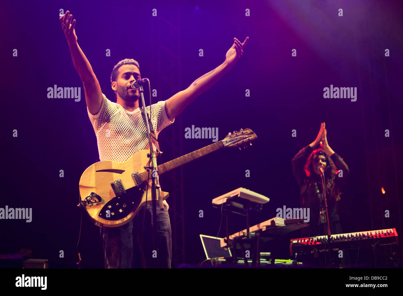 Twin shadow hi-res stock photography and images - Alamy