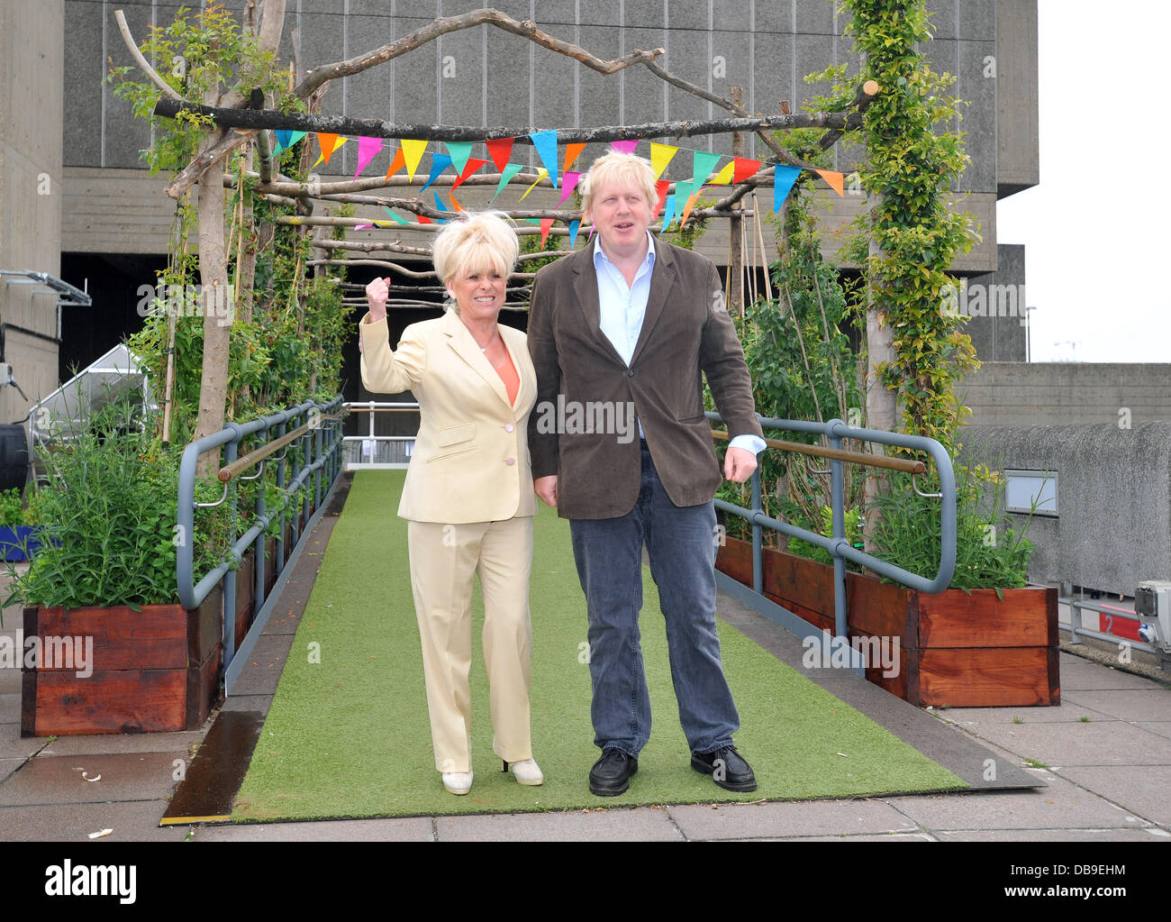 Mayor Boris Johnson and Barbara Windsor The Mayor of London and his ...