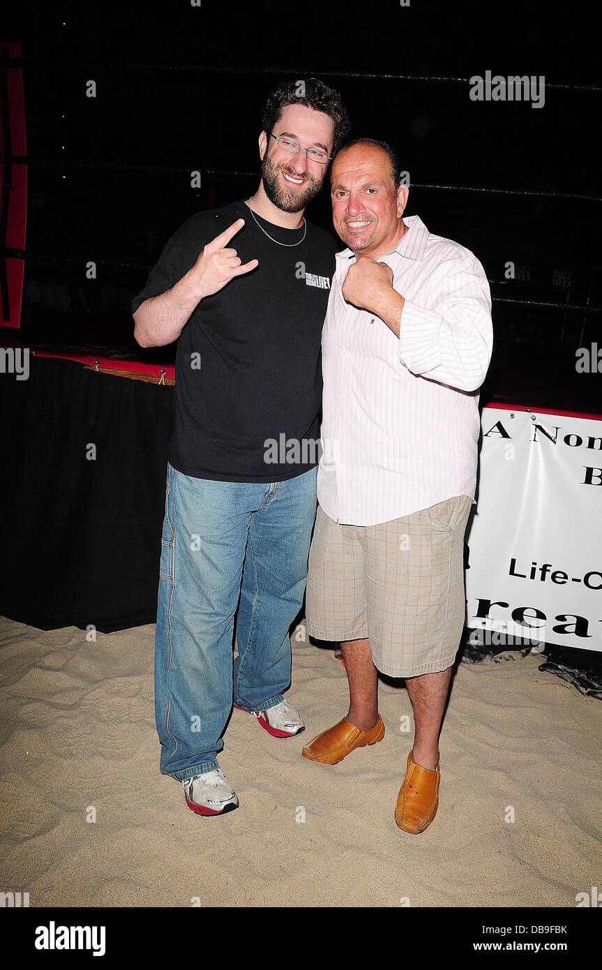 Dustin "Screech" Diamond and Frank Sorrentino at the Celebrity Boxing ...