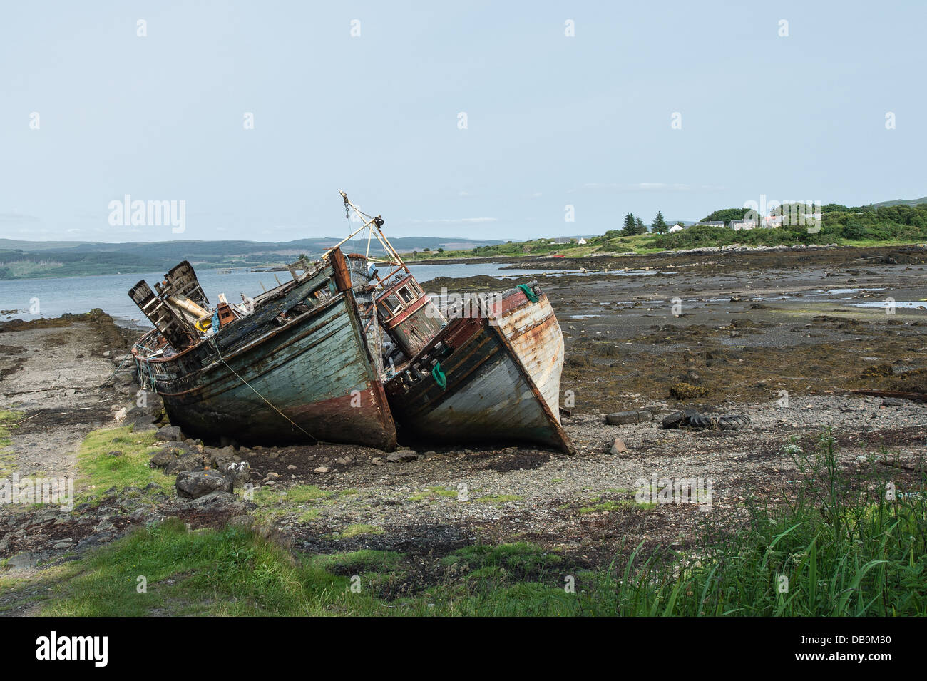 Wrecked boats hi-res stock photography and images - Alamy