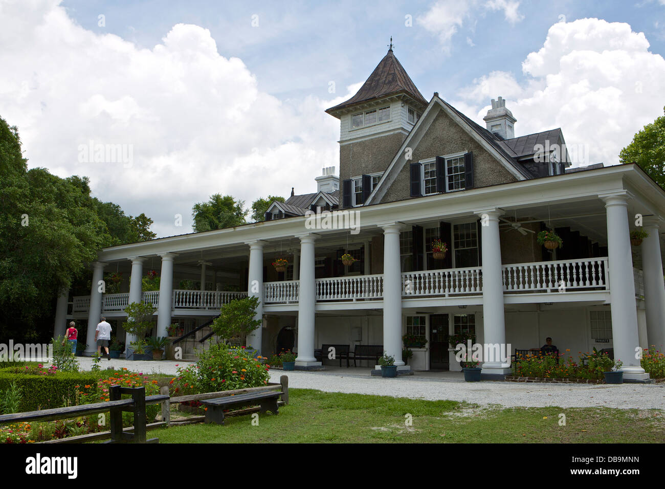 Plantation house at Magnolia Plantation in Charleston, South Carolina ...