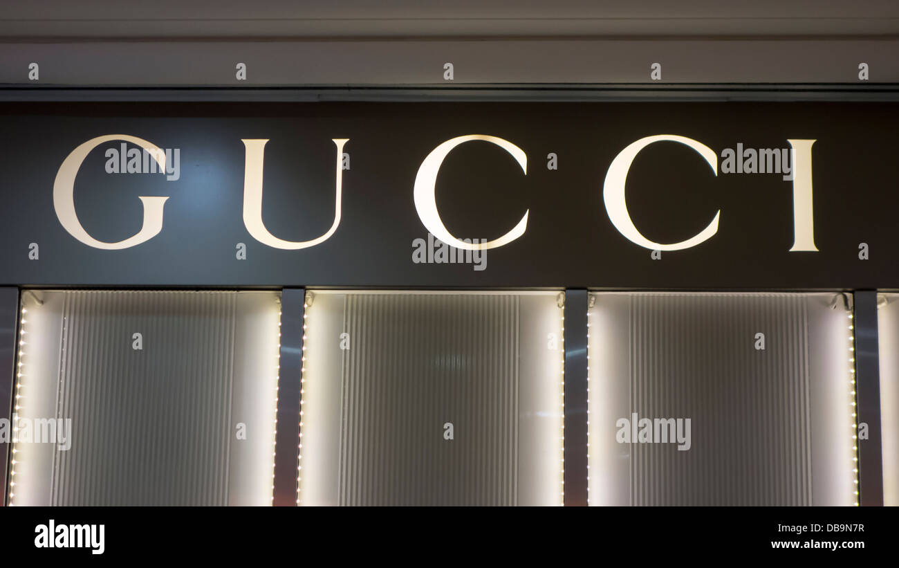 Gucci Shop Window Stock Photos & Gucci Shop Window Stock Images - Alamy