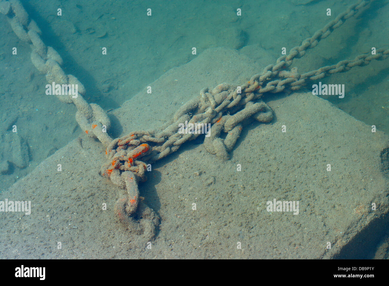 Anchor underwater hi-res stock photography and images - Alamy