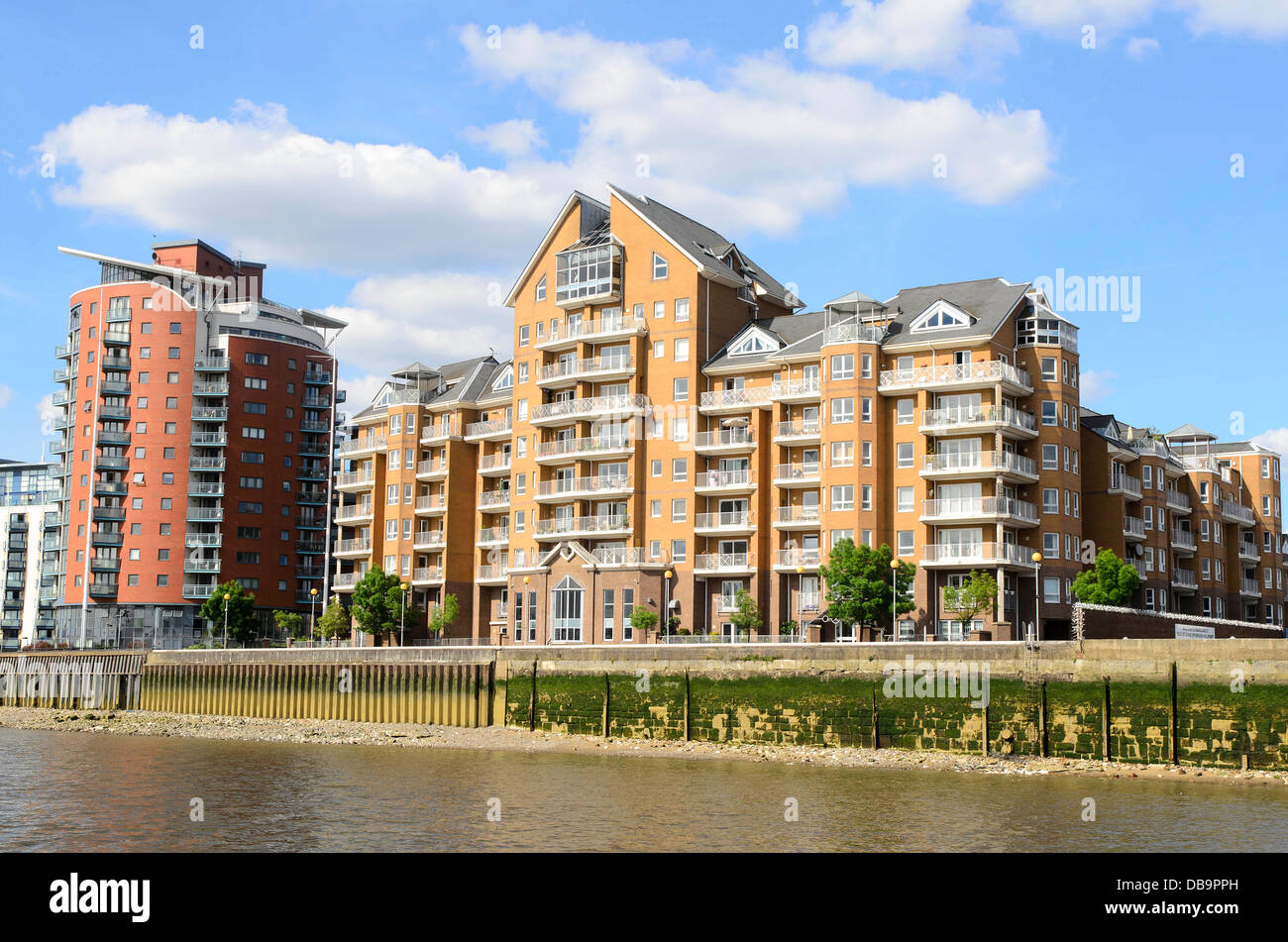 London residential architecture detail hi-res stock photography and ...