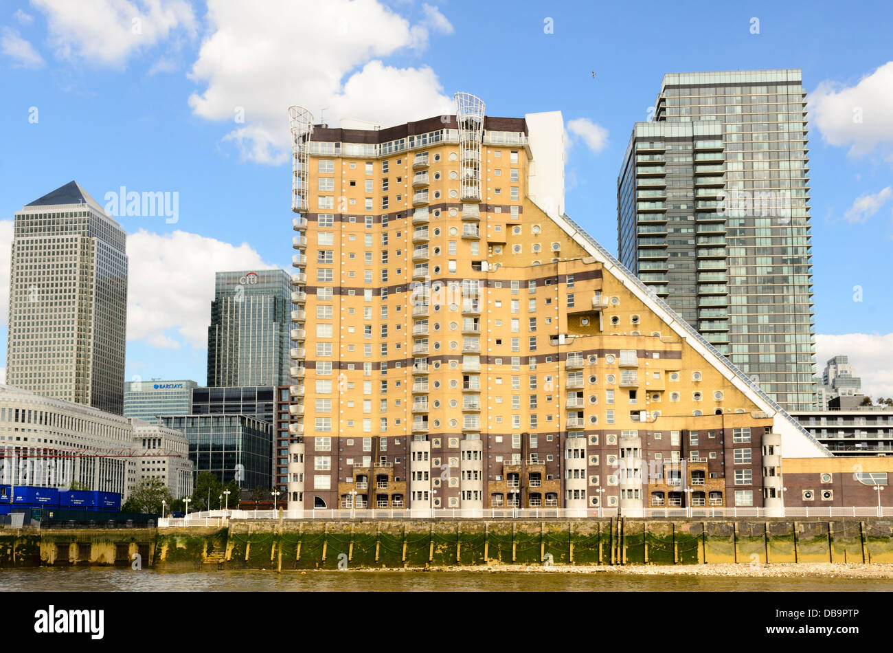 Cascades Tower Residential building along the Thames - London, England ...