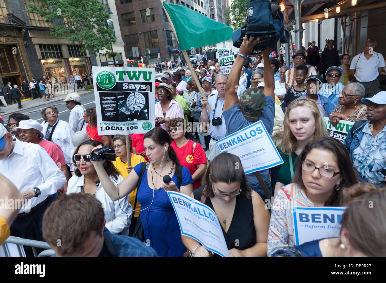Transit workers hi-res stock photography and images - Alamy