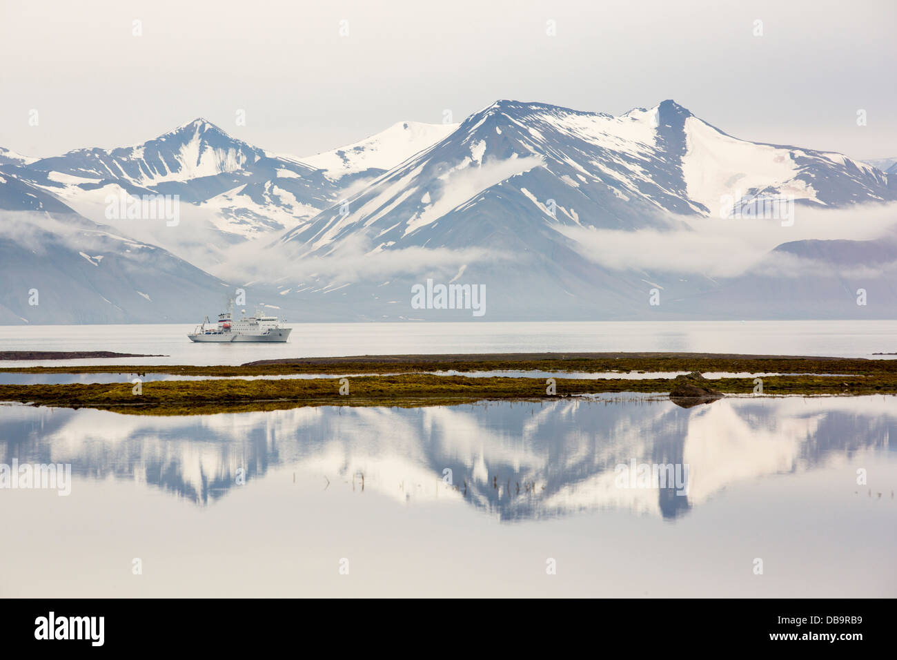 The Russian research vessel, AkademiK Sergey Vavilov an ice ...