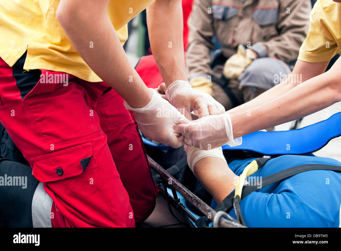 first aid training immobilization Stock Photo - Alamy