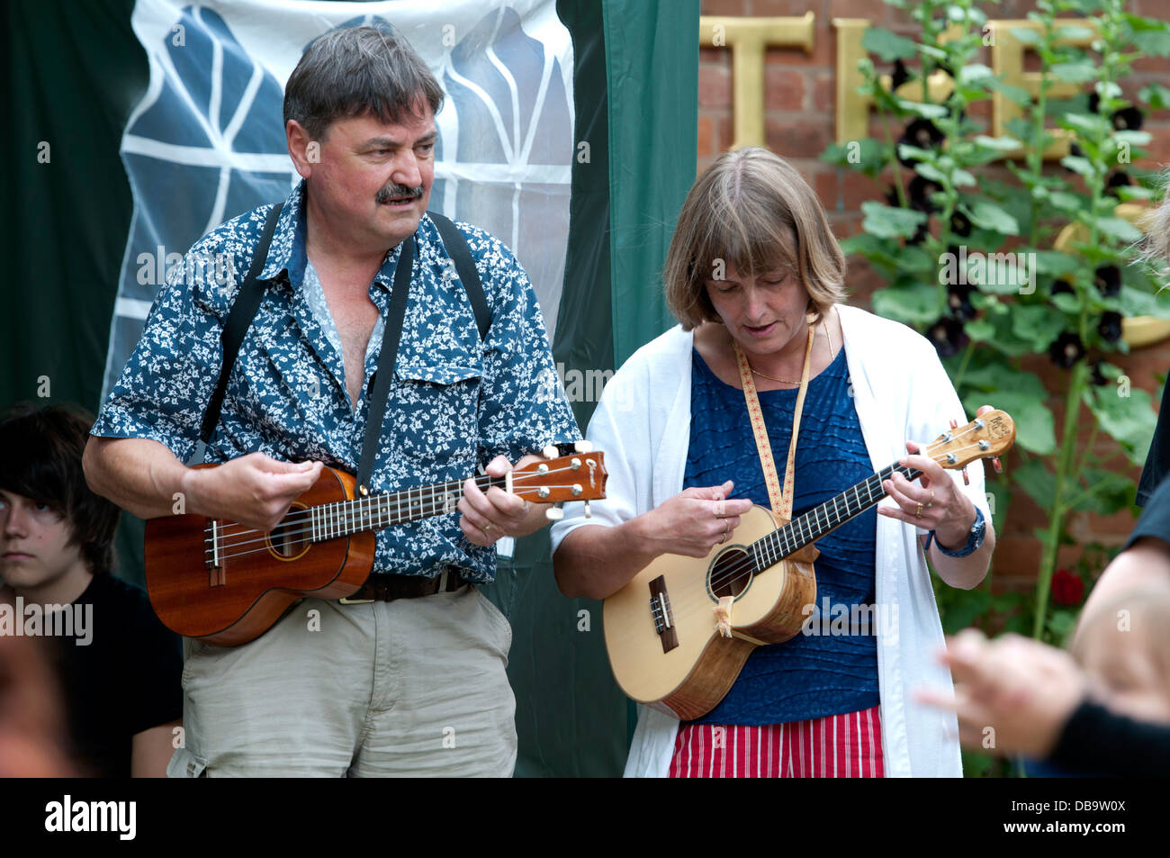 People playing ukuleles Stock Photo - Alamy