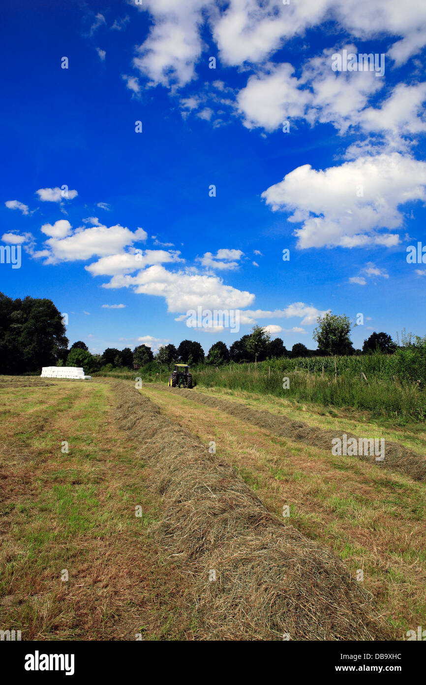 Bale stack hi-res stock photography and images - Alamy